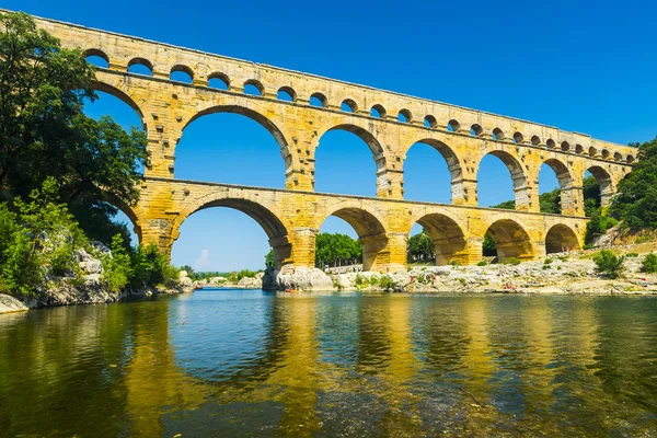 Pont du gard Foto Stock, Pont du gard Immagini | Depositphotos