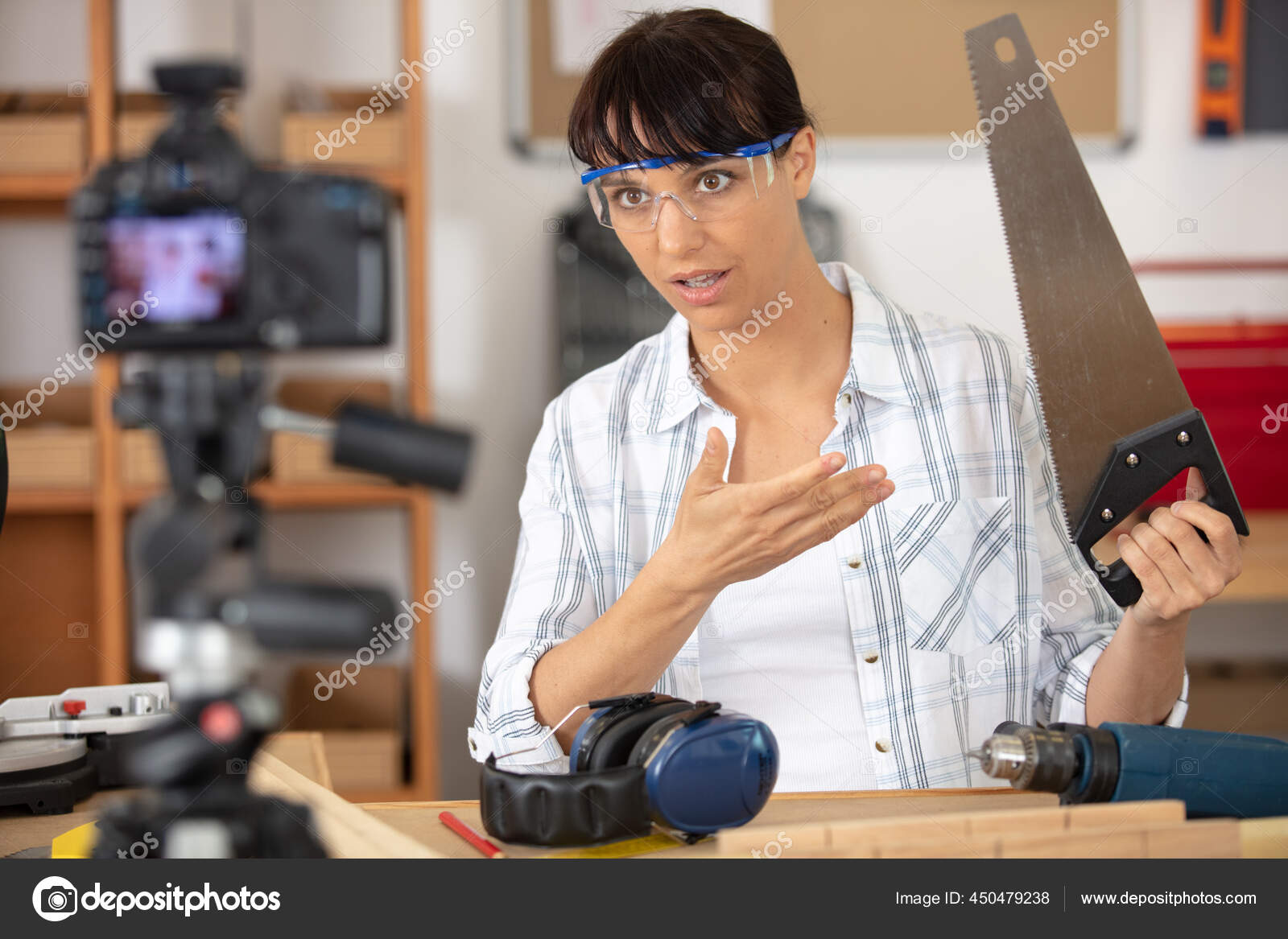 Woman Carpenter Teaching Tutorial Camera — Stock Photo © photography33 #450479238