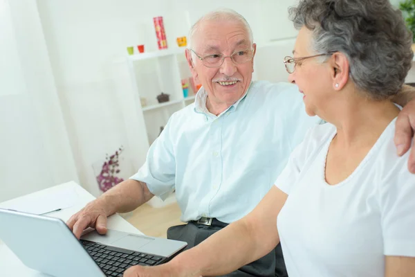 Elderly couple computer Stock Photos, Royalty Free Elderly couple ...