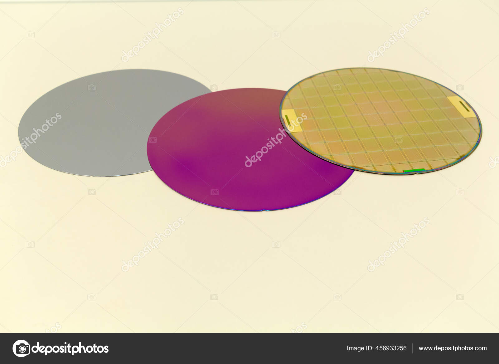 Silicon Wafers tiga jenis wafer abu-abu kosong, wafer ungu dengan film ...