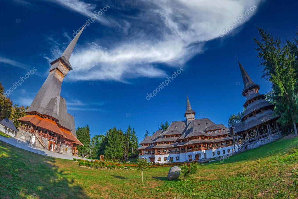 Complejo mon stico que incluye la iglesia de madera del Monasterio de ...