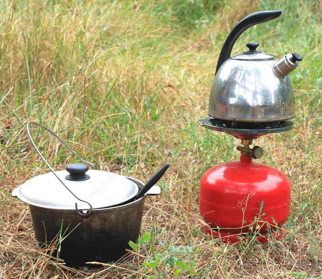 Cauldron, kettle and gas primus in summer on the grass — Stock Photo ...