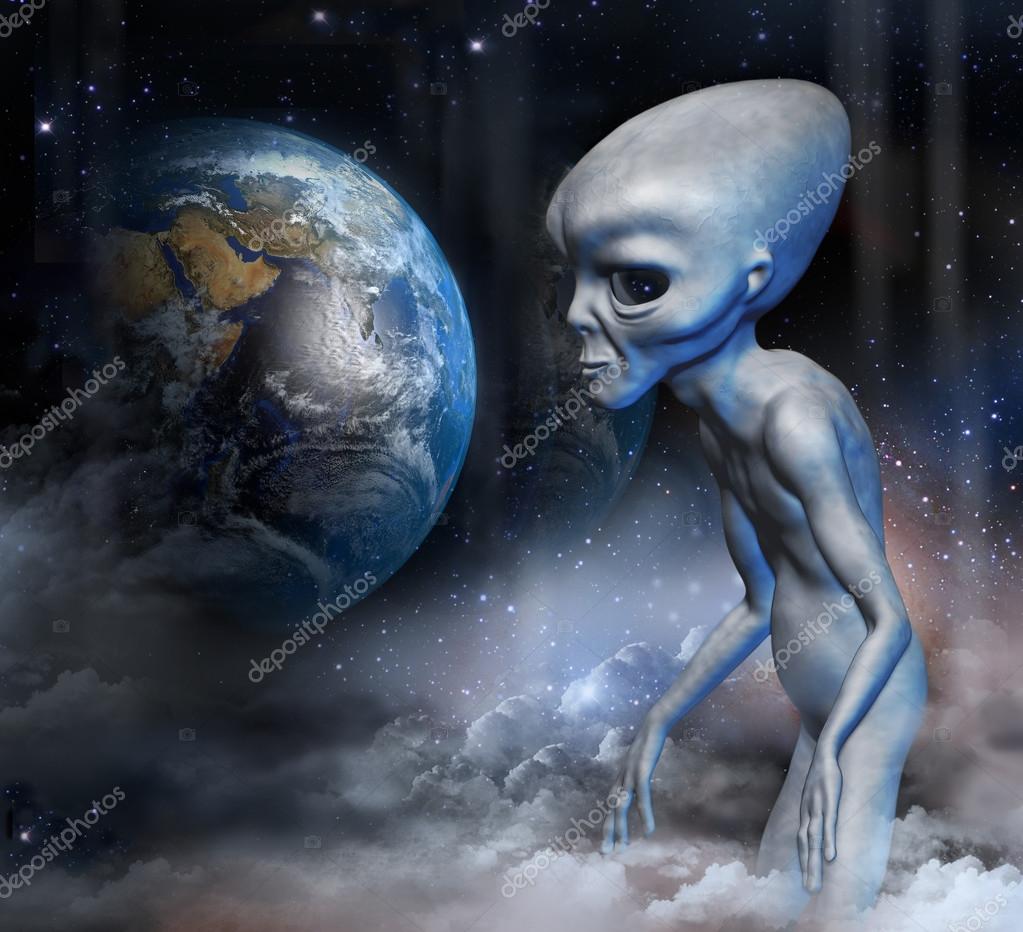 Серый инопланетянин на земной орбите наблюдает за планетой Земля ...