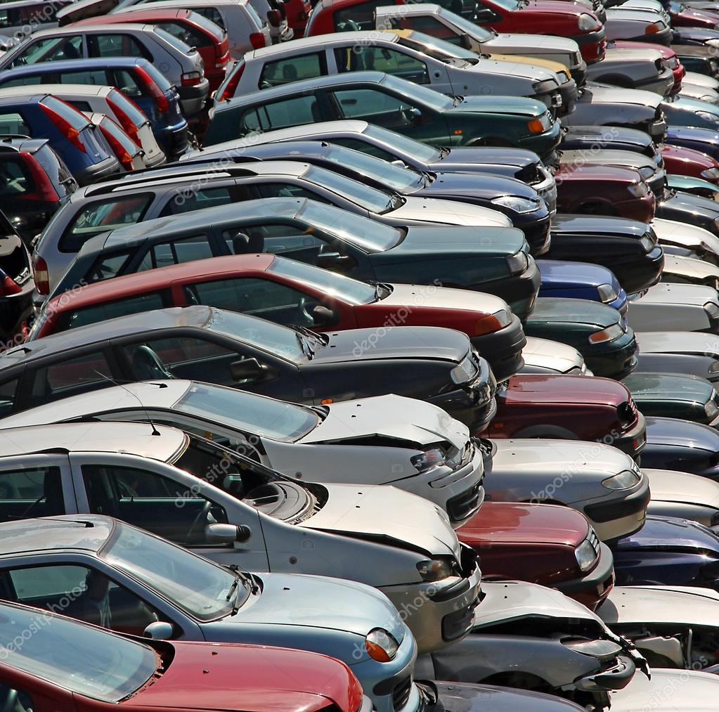 Destroyed and damaged cars in car demolition — Stock Editorial Photo ...