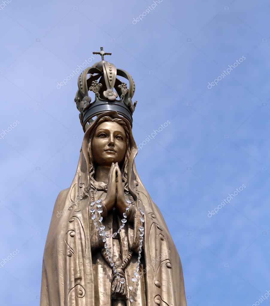 Statue of our Lady with clasped hands and the precious Crown — Stock ...