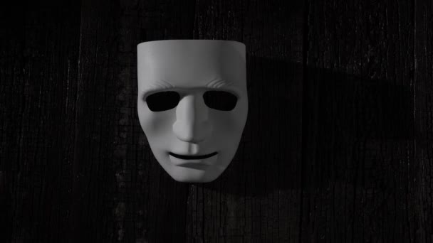 Facial expressions and emotions in the movement of light on the ...