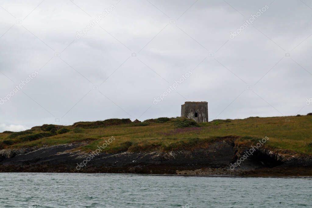 Castillo MacMahon, con vistas al río Shannon en Carrigaholt, Condado 2024