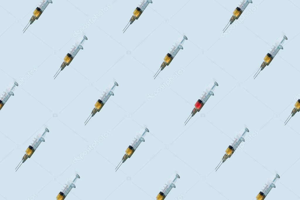 Patrón repetitivo hecho de jeringas médicas. Concepto simple con ...