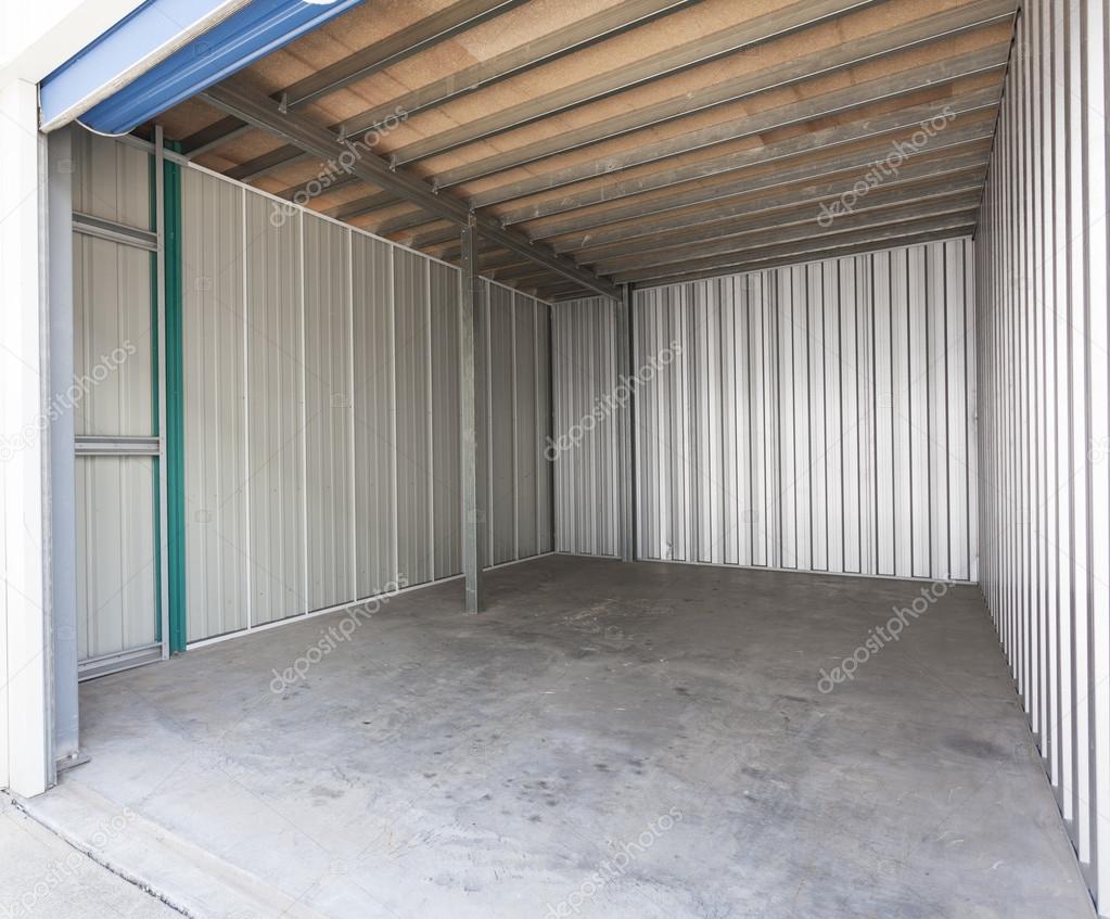 Empty garage Stock Photo by ©zstockphotos 64121643