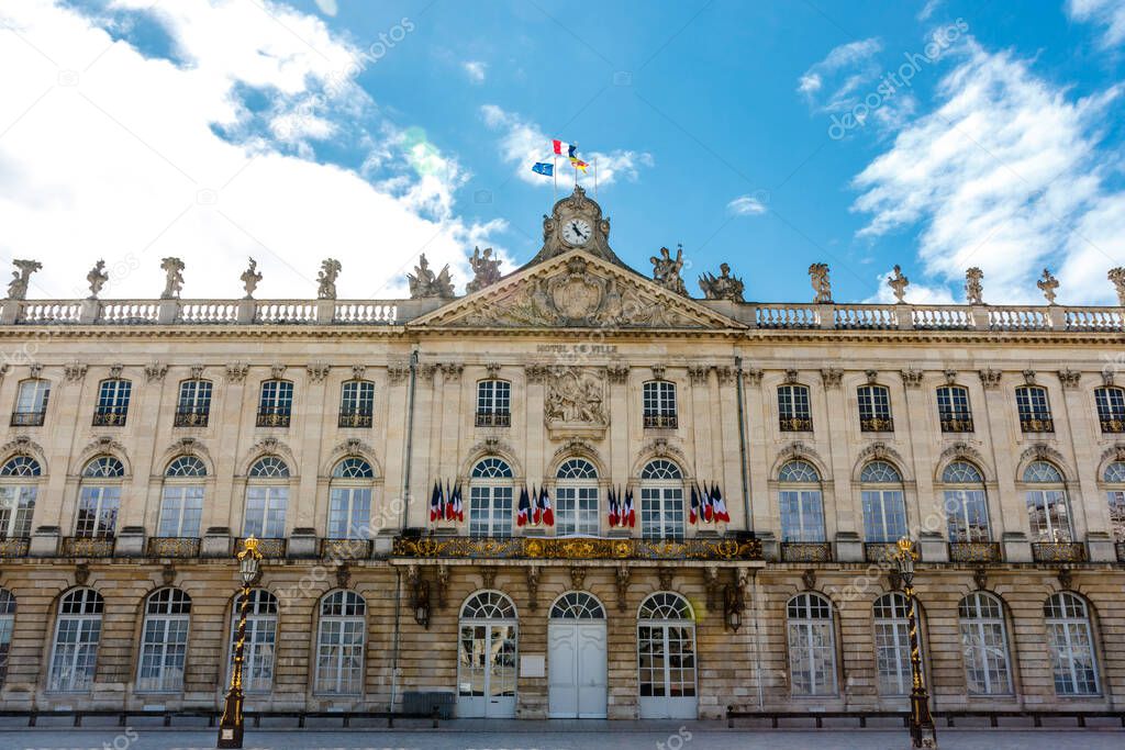 Fachada del Ayuntamiento de Nancy en la Plaza Stanislas en el centro de ...