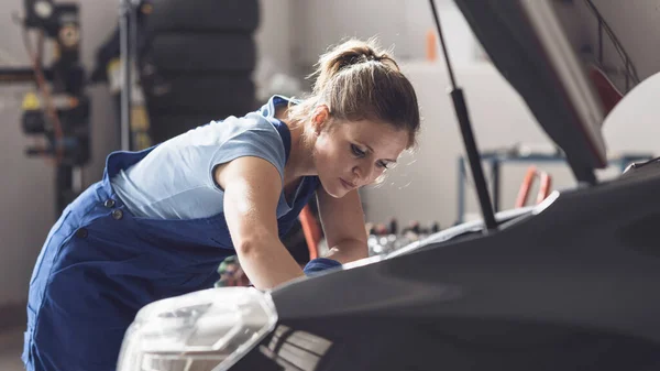 Mechanic women upset Stock Photos, Royalty Free Mechanic women upset ...