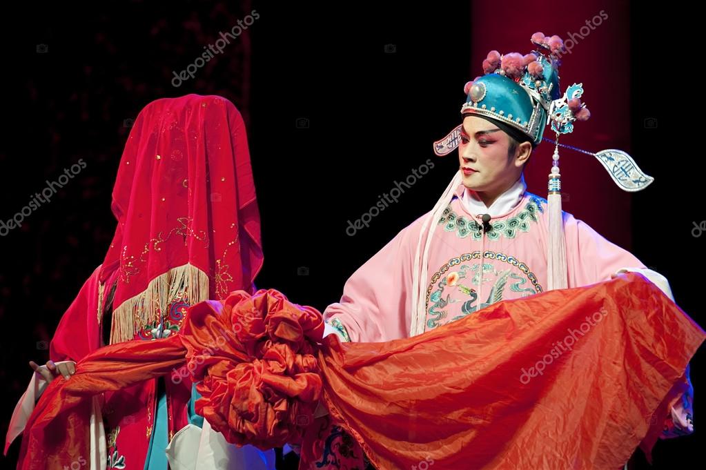 Chino intérprete de ópera de Sichuan hacer un espectáculo en el ...