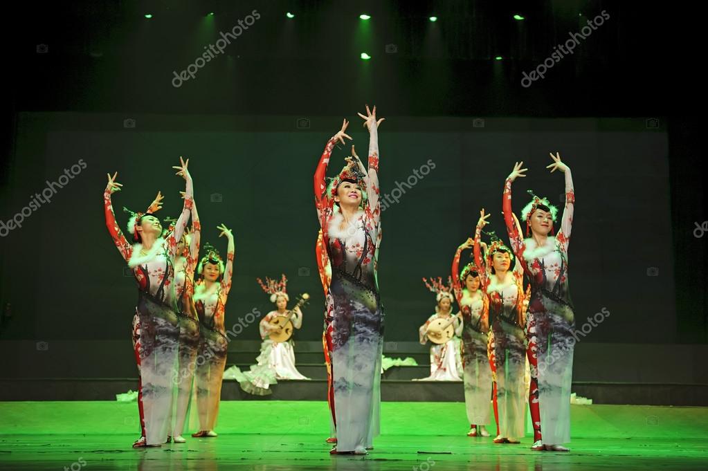 Chinese folk dance performance — Stock Editorial Photo © jackq #56197615