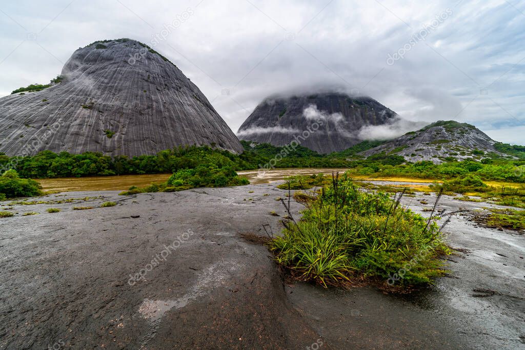 Guaina, Colombia. La montaña grande y asombrosa de Mavicure, Pajarito 2022