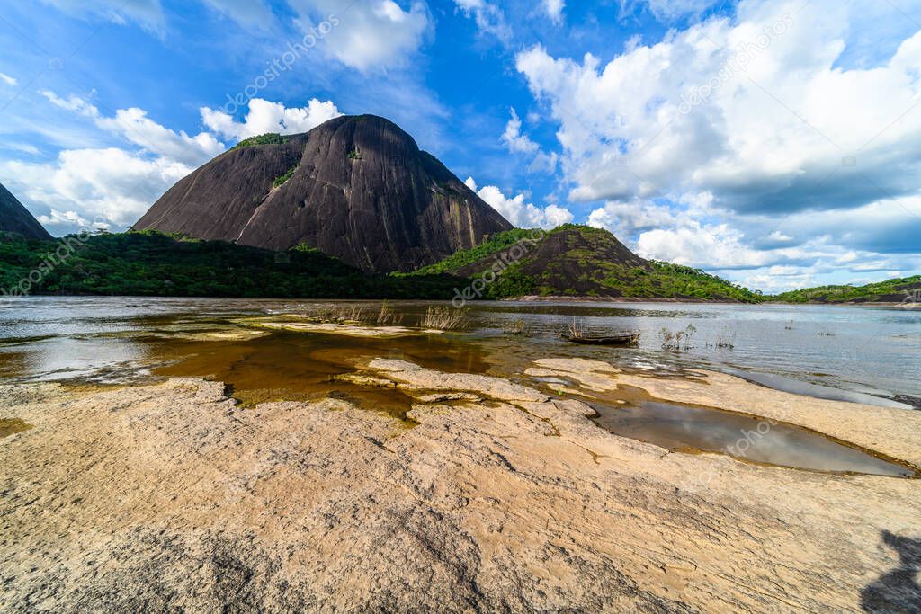 Guaina, Colombia. La montaña grande y asombrosa de Mavicure, Pajarito 2022