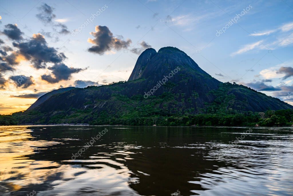 Guaina, Colombia. La montaña grande y asombrosa de Mavicure, Pajarito 2022