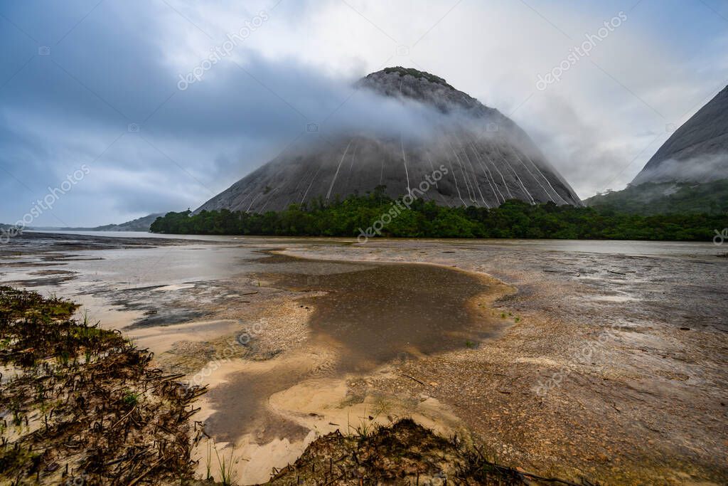 Guaina, Colombia. La montaña grande y asombrosa de Mavicure, Pajarito 2022