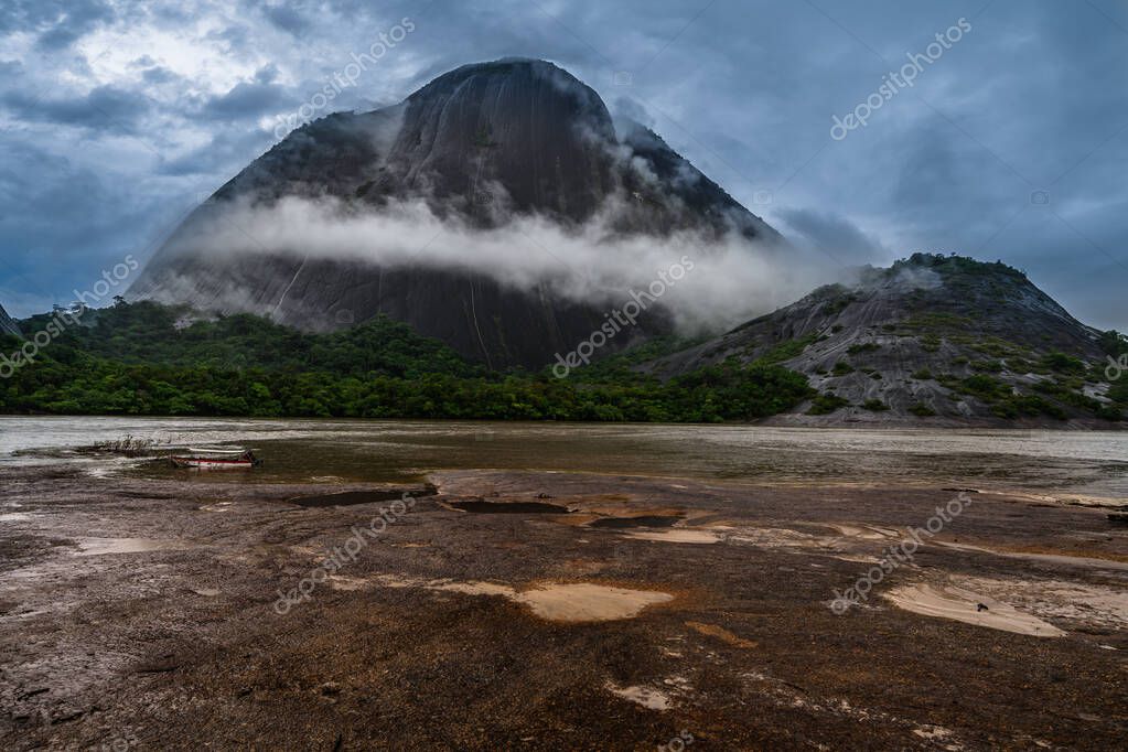 Guaina, Colombia. La montaña grande y asombrosa de Mavicure, Pajarito 2022