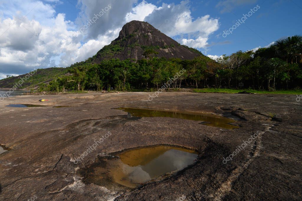 Guaina, Colombia. La montaña grande y asombrosa de Mavicure, Pajarito 2022