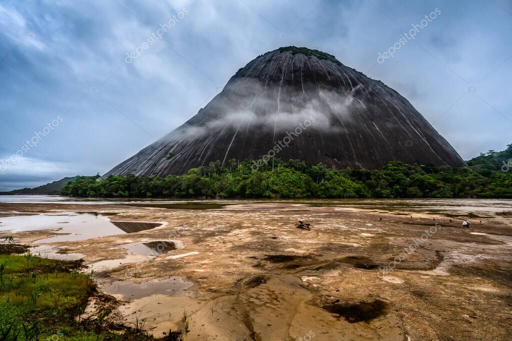 Guaina, Colombia. La montaña grande y asombrosa de Mavicure, Pajarito 2022