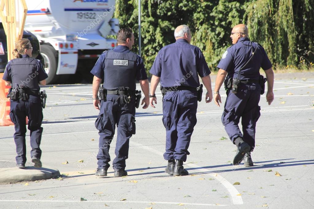 Canadian Border Service Agents – Stock Editorial Photo © modfos #53209819