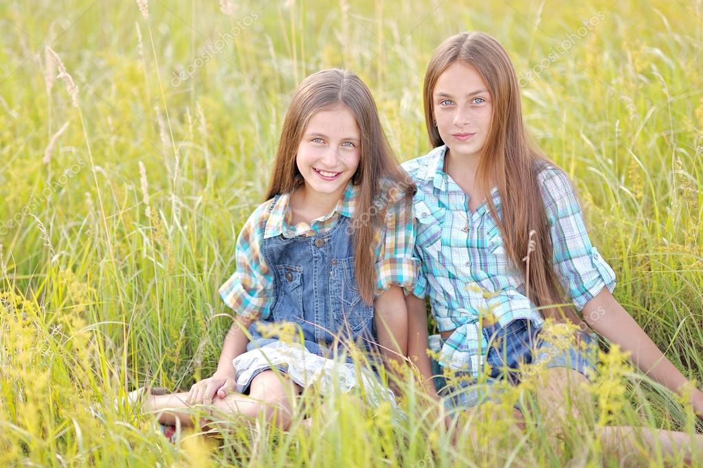 Portrait of two beautiful girlfriends on the nature — Stock Photo ...