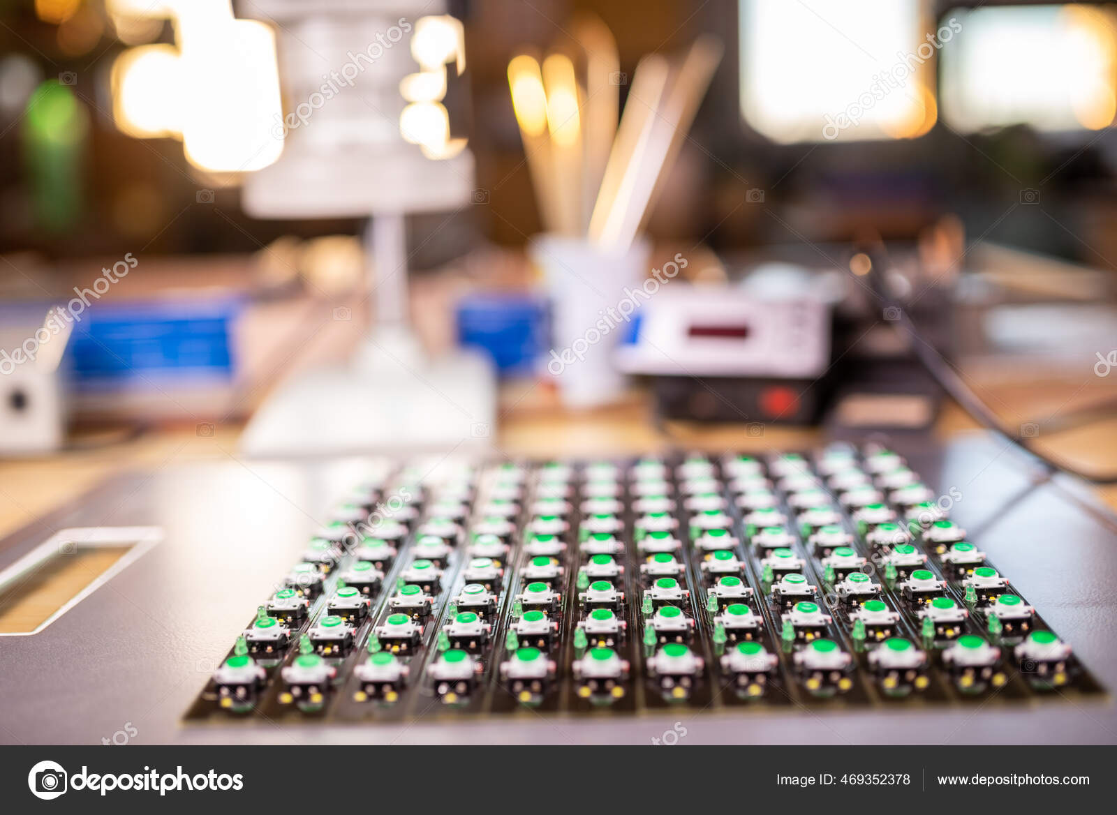 El panel de indicadores de luz led está en la producción — Foto de ...