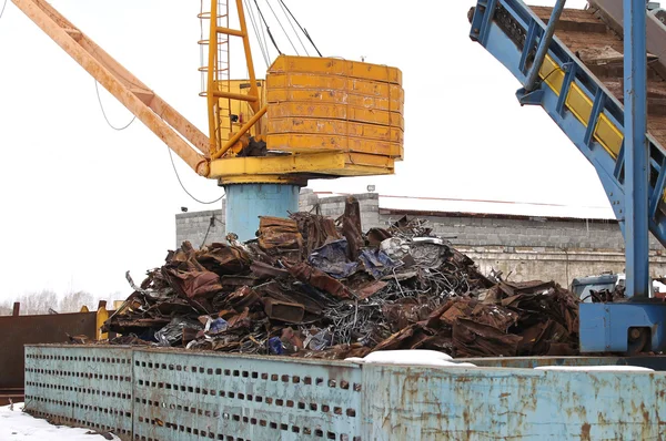 Crane to move the scrap metal Stock Photo by ©supermatros 115723460