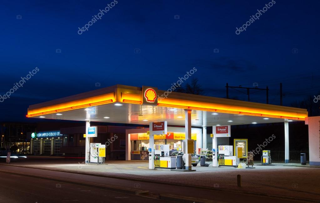 Gas station at night – Stock Editorial Photo © hansenn #93220076