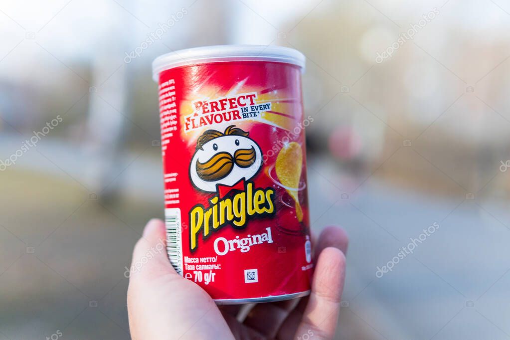 Tyumen, Russia-april 26, 2021: Pringles chips original. Pringles es una ...