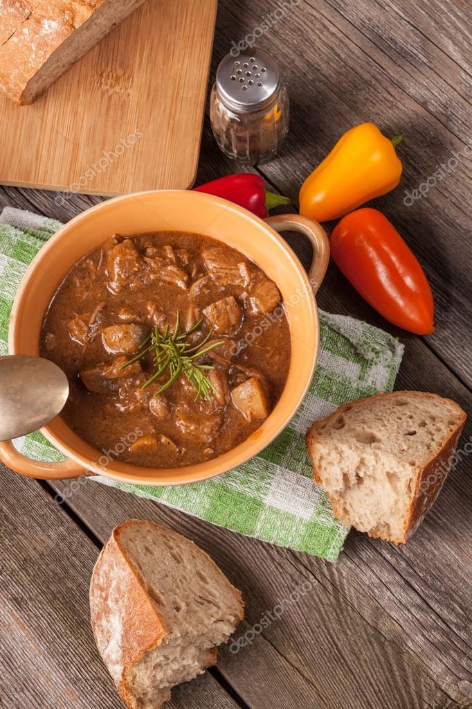 Sopa de gulash. 2022