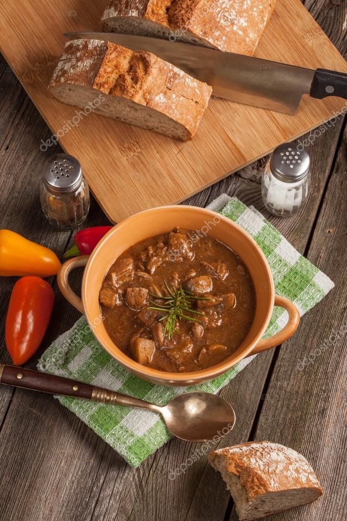 Sopa de gulash. 2022