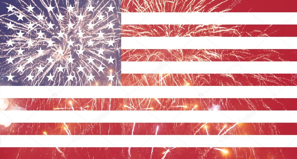 Fuegos artificiales de celebración en el fondo de la bandera de Estados ...