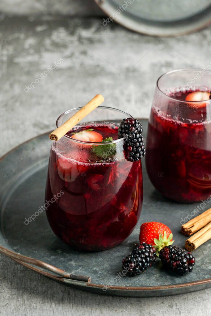 Colada morada - bebida tradicional ecuatoriana, preparada con harina de ...