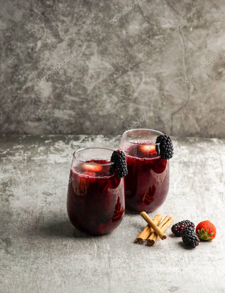 Colada morada - bebida tradicional ecuatoriana, preparada con harina de ...