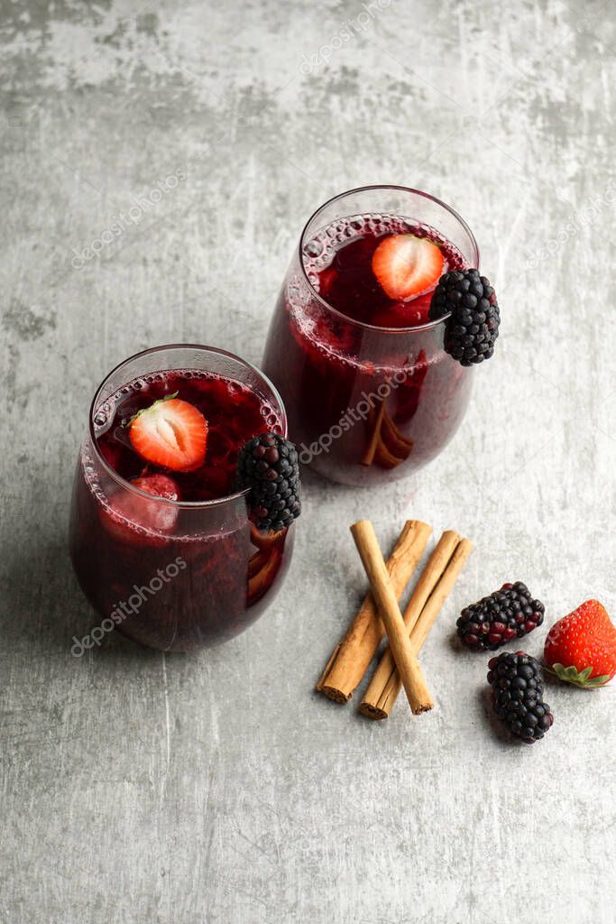 Colada morada - bebida tradicional ecuatoriana, preparada con harina de ...