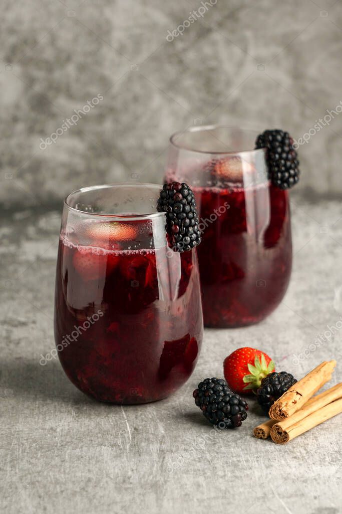 Colada morada - bebida tradicional ecuatoriana, preparada con harina de ...