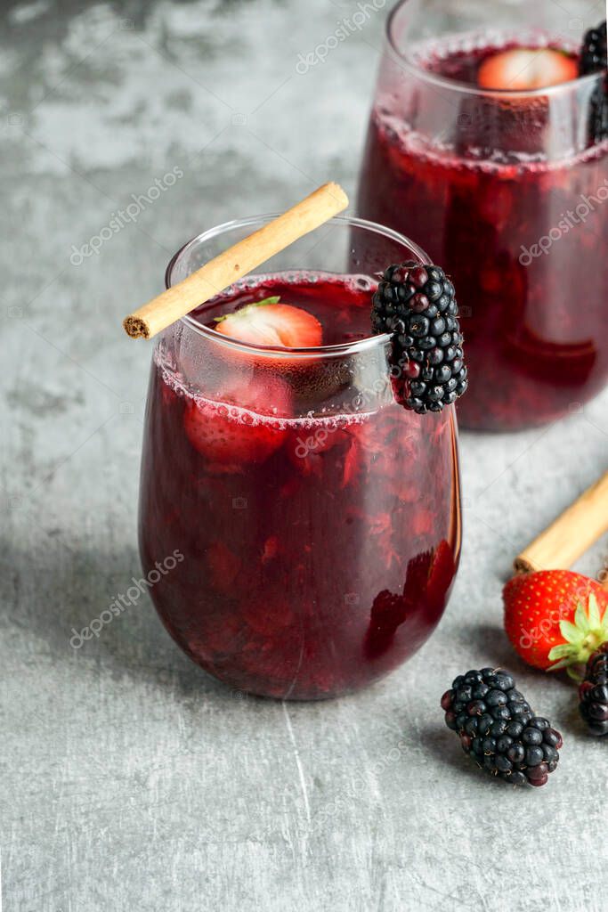 Colada morada - bebida tradicional ecuatoriana, preparada con harina de ...