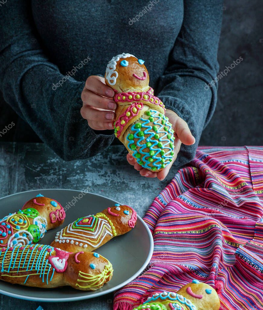 Guagua y colada morada, guagua de pan, wawas de pan, pan de los muertos ...