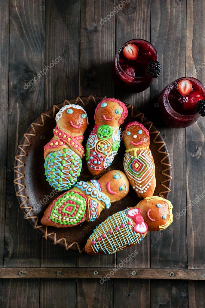 Guagua y colada morada, guagua de pan, wawas de pan, pan de los muertos ...