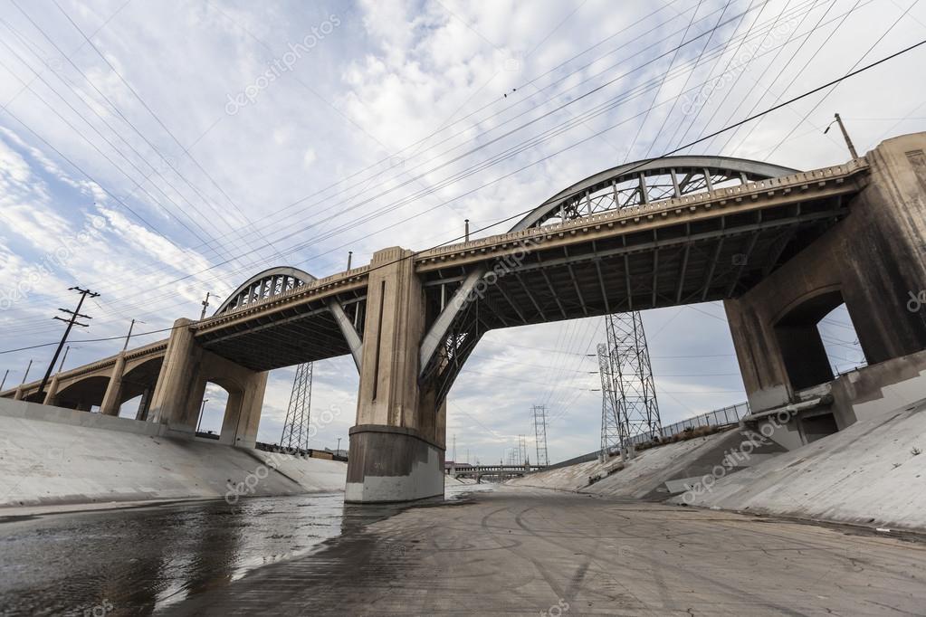 Los Angeles River and 6th Street Bridge — Stock Photo © trekandshoot ...