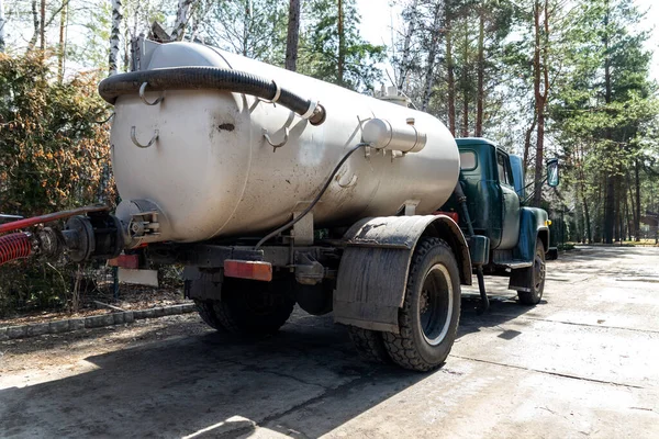 Septic truck Stock Photos, Royalty Free Septic truck Images | Depositphotos