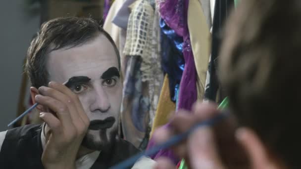 29 Applying mime makeup Videos, Royalty-free Stock Applying mime makeup ...