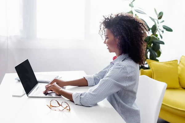 Online profile Stock Photos, Royalty Free Online profile Images ...