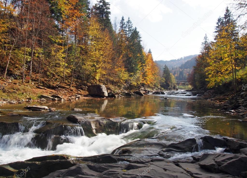 Thresholds on the Prut River in Yaremche, Ukraine — Stock Photo ...