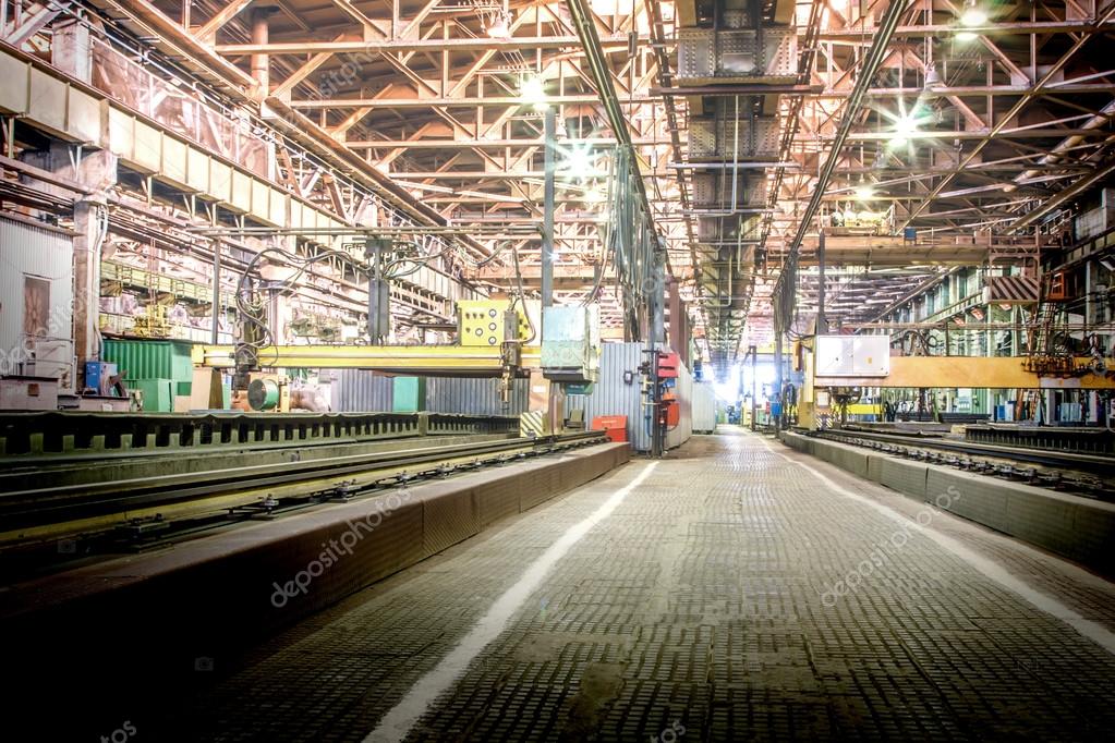 Machine shop of metallurgical works – Stock Editorial Photo © Garsya ...