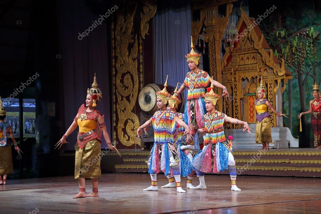 Thai dancing show for tourists — Stock Editorial Photo © Grigoriy ...
