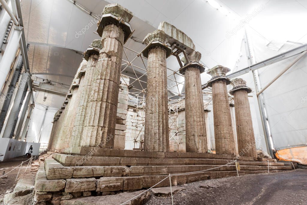 Bassae, Grecia. Grandes columnas en ruinas del Templo de Apolo Epicuro ...