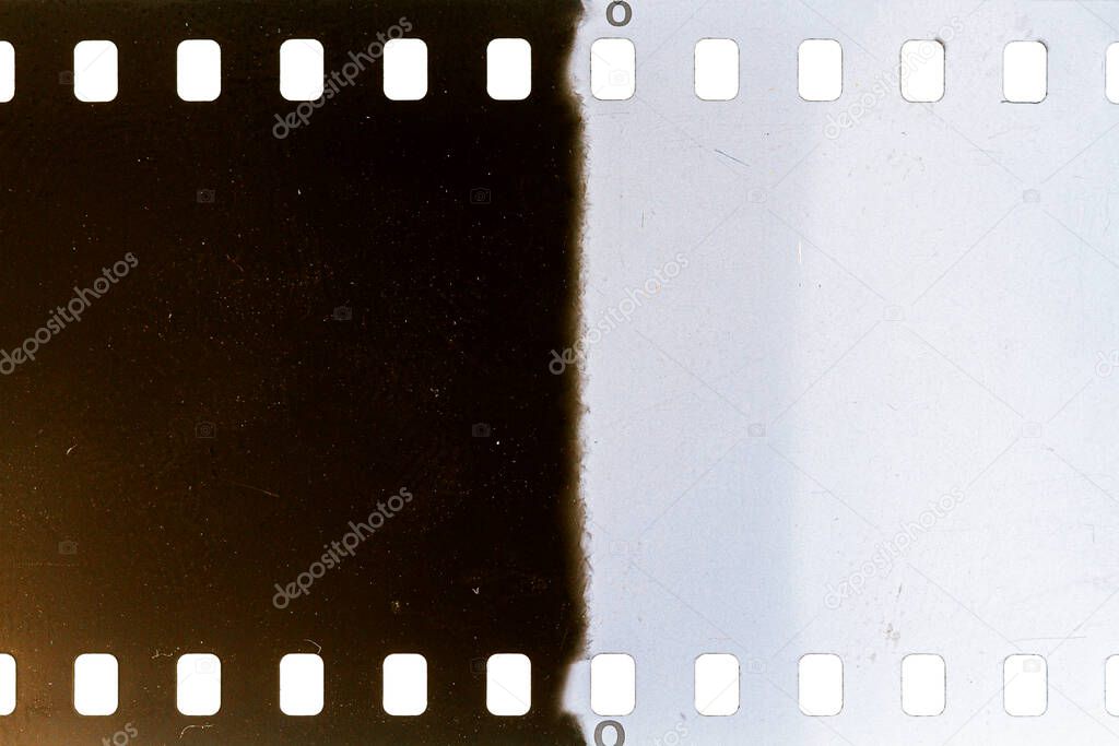 Polvoriento y grueso 35mm textura de la película o superficie. Película de cámara perforada ...