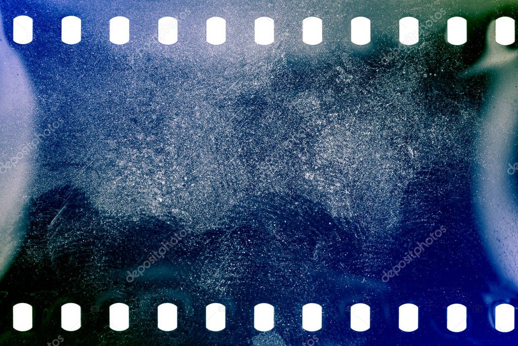 Polvoriento y grueso 35mm textura de la película o superficie. Película de cámara perforada ...